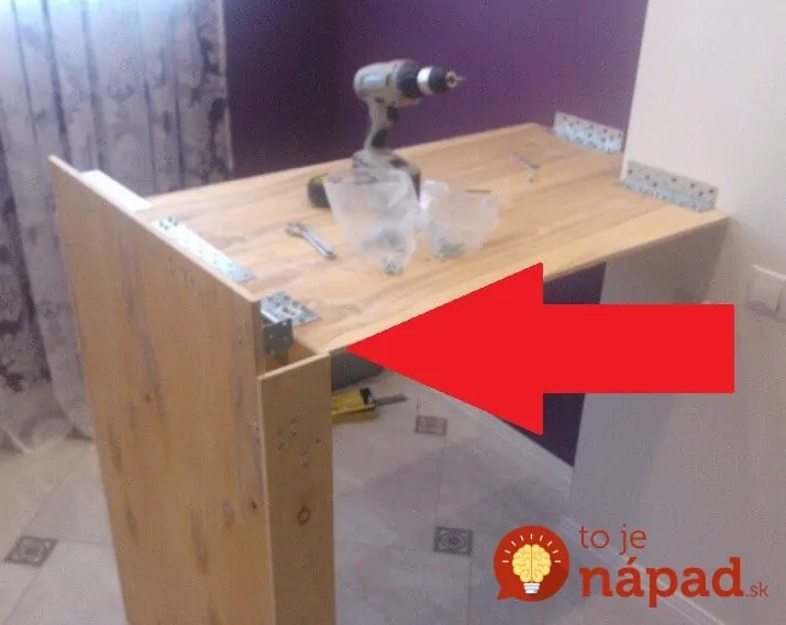V kuchyni nemali miesto na stôl: Muž vzal obyčajné náradie, drevo ...