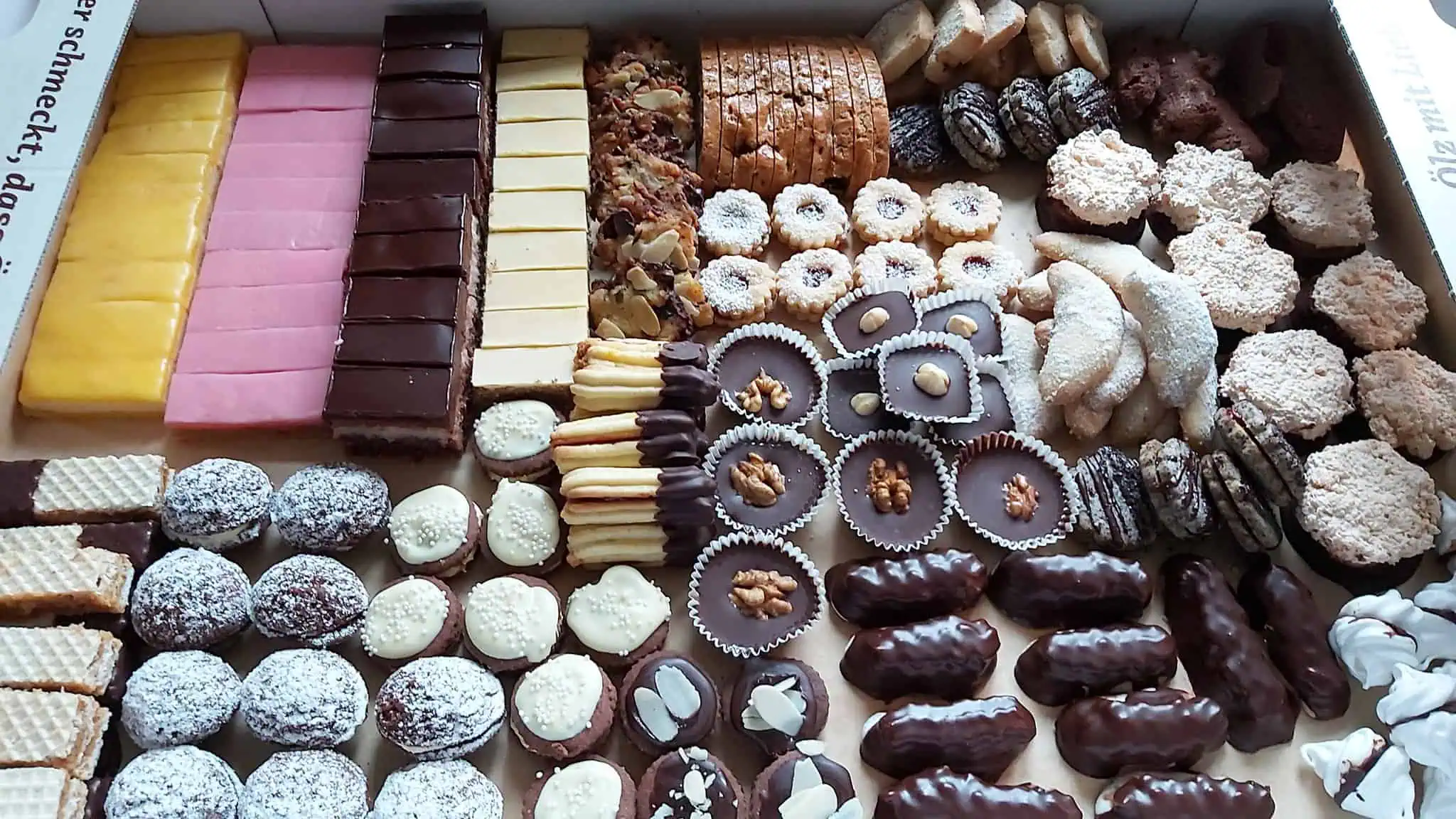 Pečieme najlepšie vianočné dobroty: Kompletná zbierka najobľúbenejšieho ...