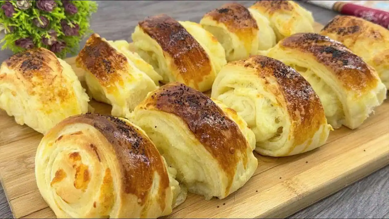 Odkedy som videla tento RECEPT, robím syrové slimáky na raňajky každý ...