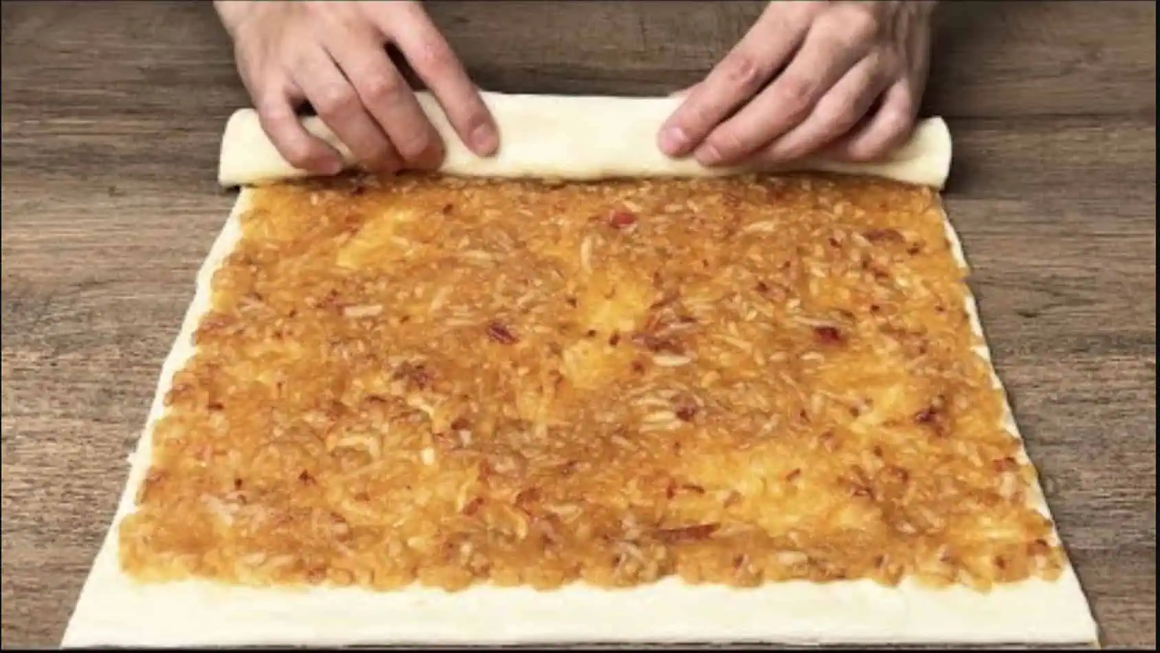 Ak máte lístkové cesto, stačí naň nastrúhať dve jablká: Dezert bude ...